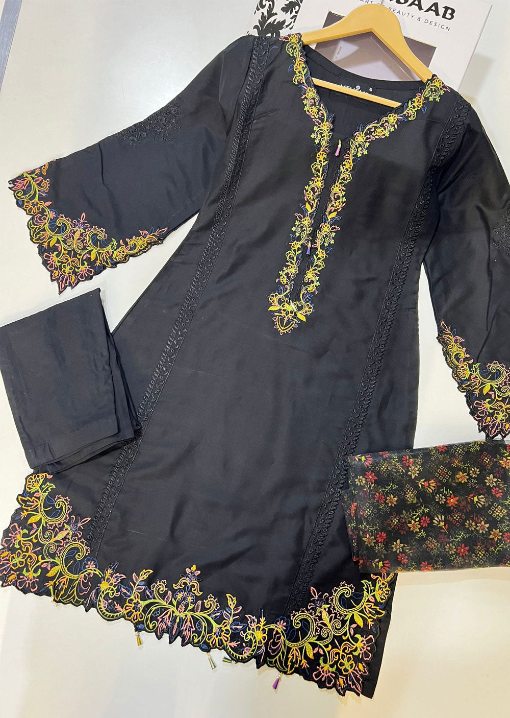 HK254 - Black Readymade Linen Suit – Memsaab