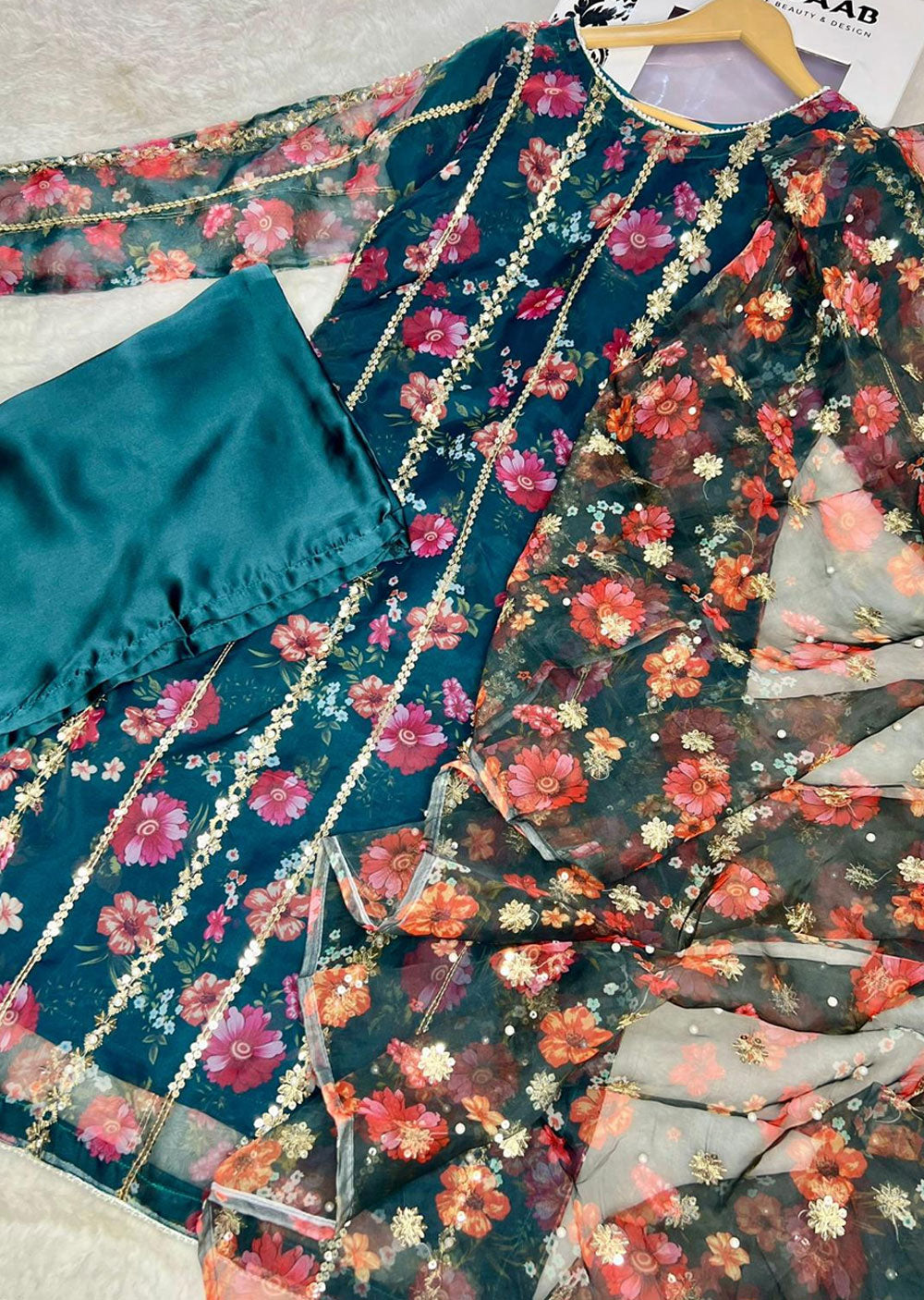 HK269 Zarifa - Emerald Green Readymade Organza Suit – Memsaab